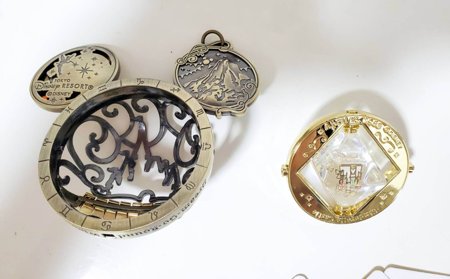 TDR40周年グッズ『モーメンツゴーラウンド』を購入!好きなパーツを選んでオリジナルデザインに仕上げる!! | No Disney, No Life